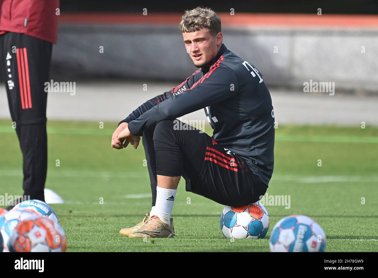 In addition to Joshua Kimmich, four other players have to go into ...