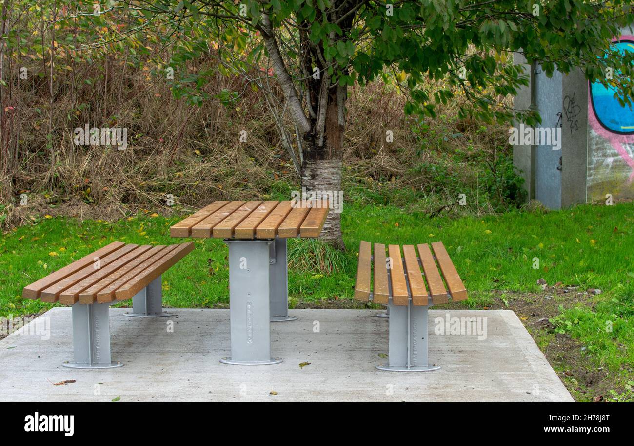 Rest area with table and benches hi-res stock photography and images ...