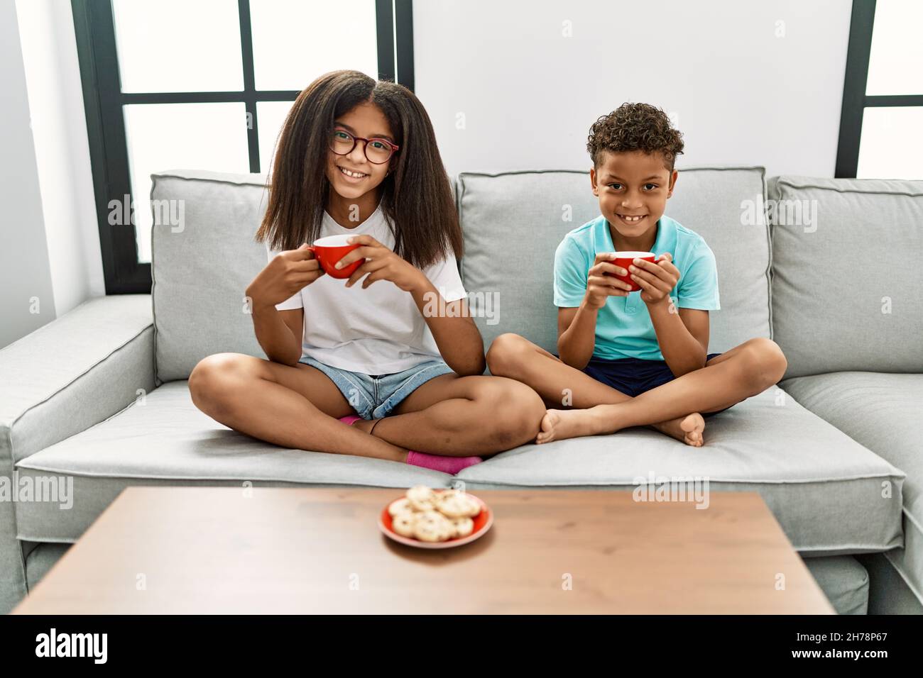 Family eating breakfast on sofa hi-res stock photography and images - Alamy