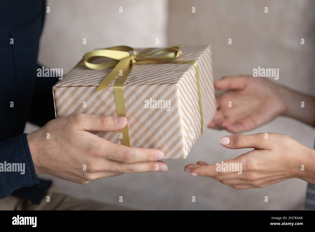 Male hands giving gift box hi-res stock photography and images - Alamy