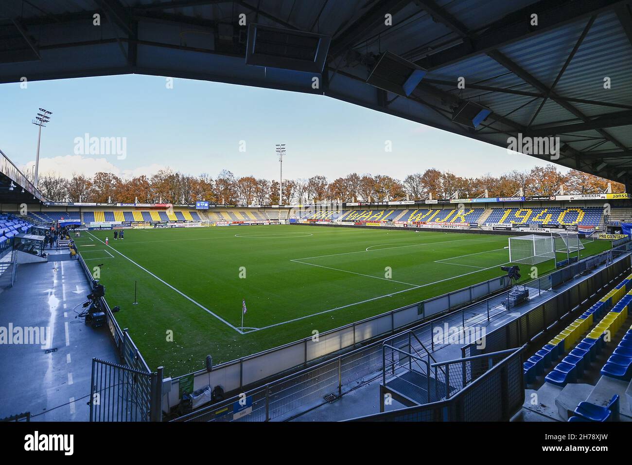 WAALWIJK, 21-11-2021, Mandemakers Stadion, Dutch Eredivisie Football, season 2021 / 2022, RKC ...