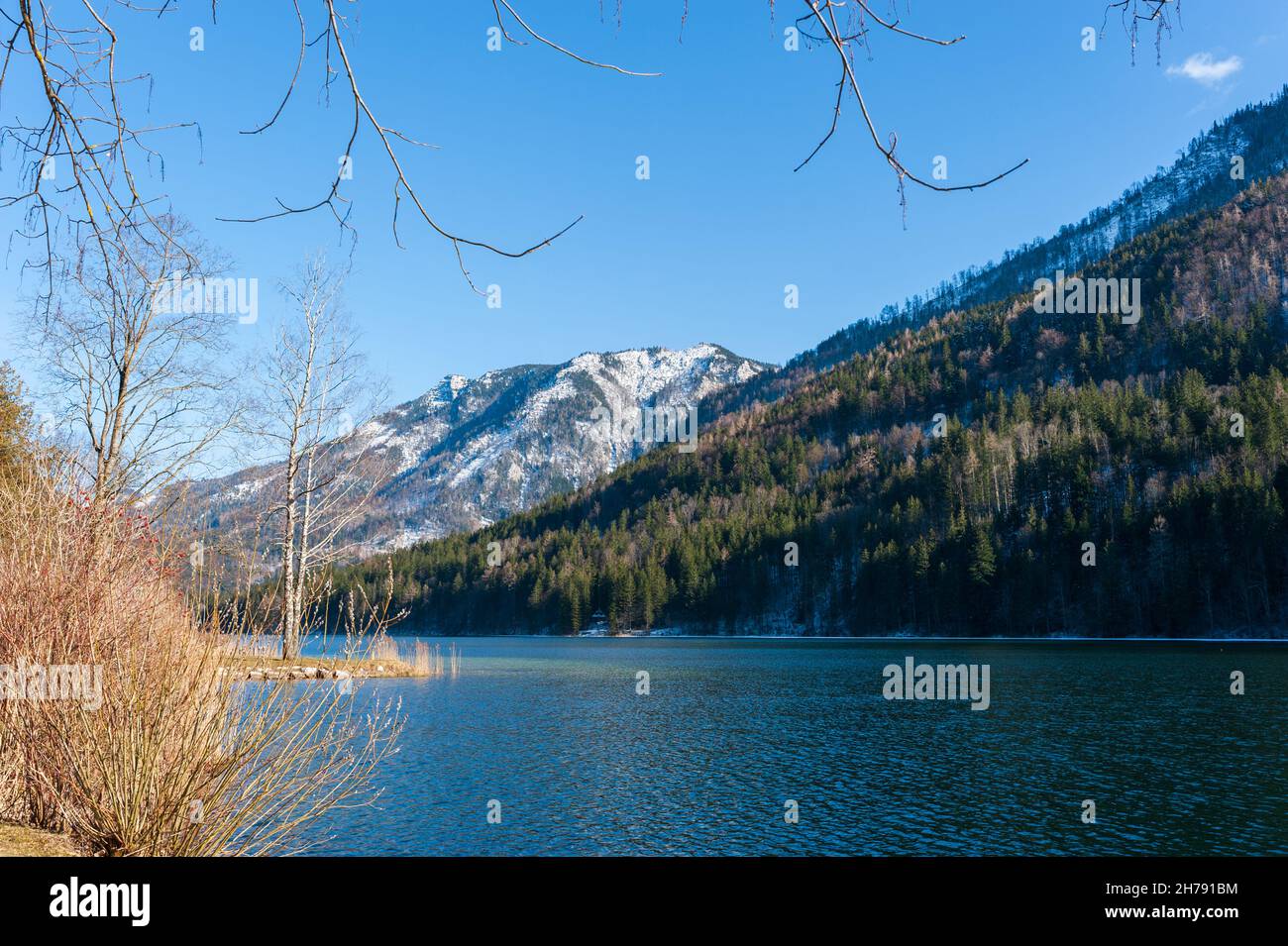 winter hike on the Lunzersee Stock Photo - Alamy