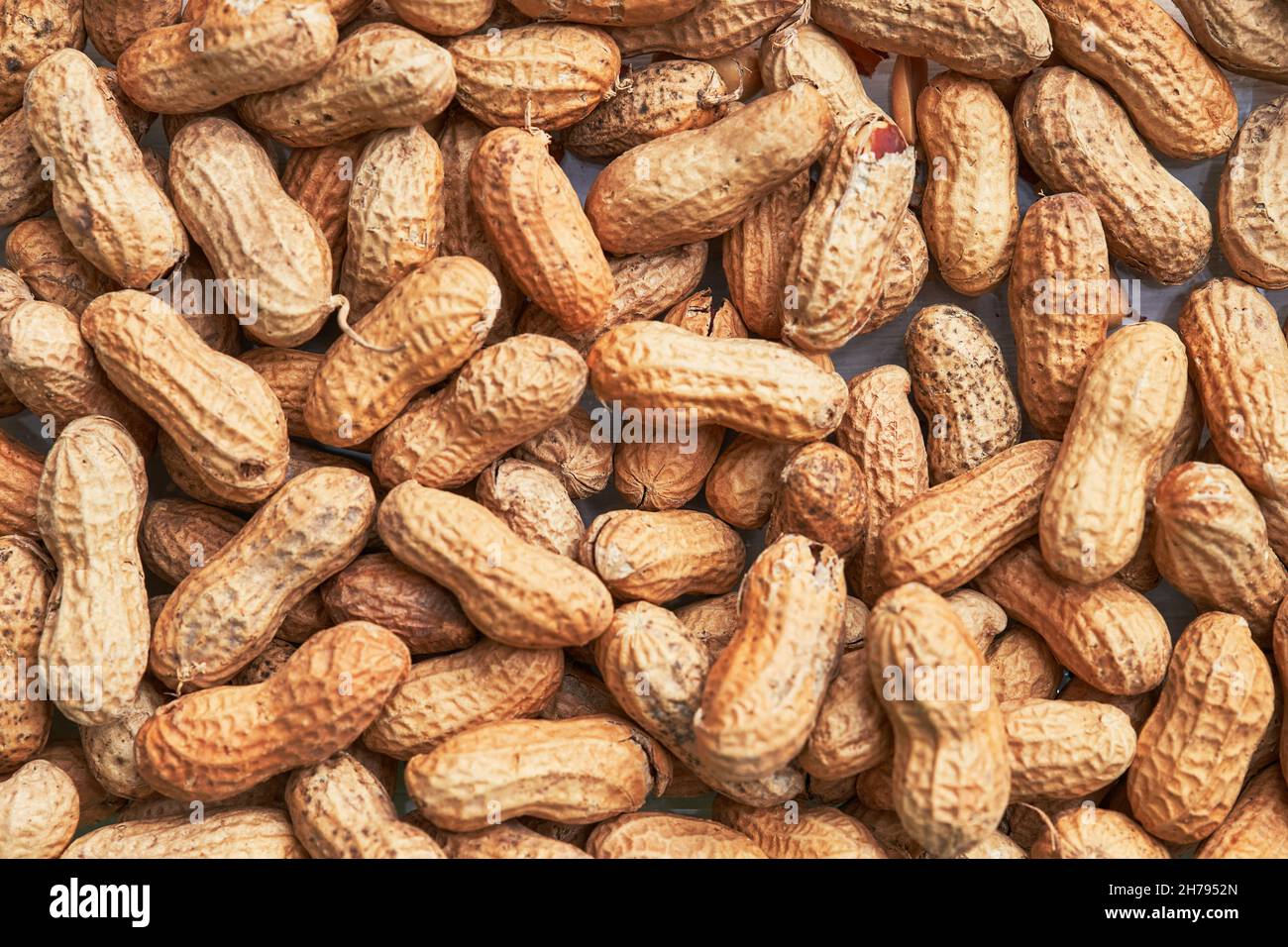 Healthy roasted unpeeled peanuts. Brown nuts texture Stock Photo - Alamy
