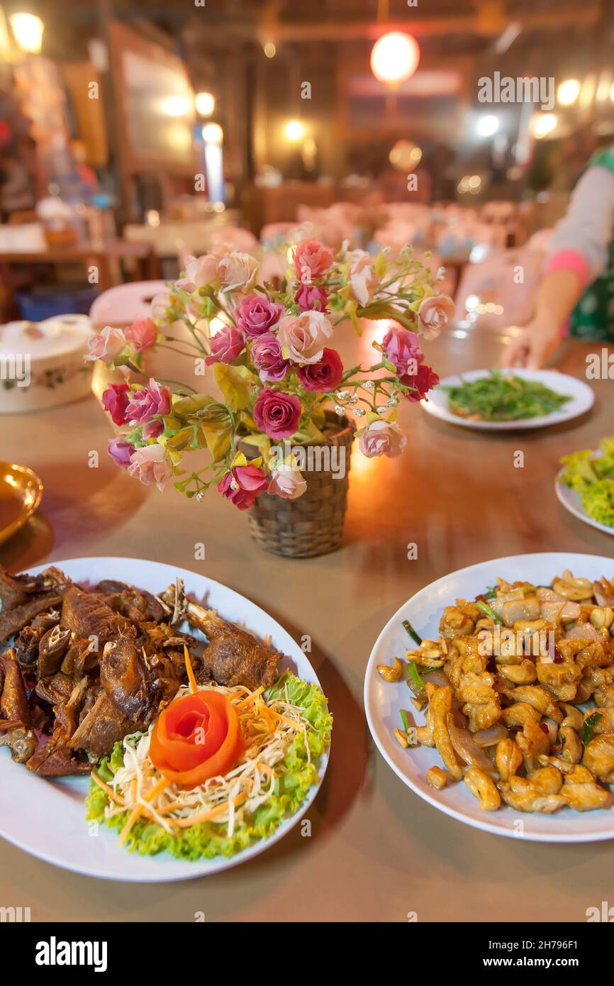 Traditional Yunnan-Chinese cuisine set, roasted chicken with sauce and ...