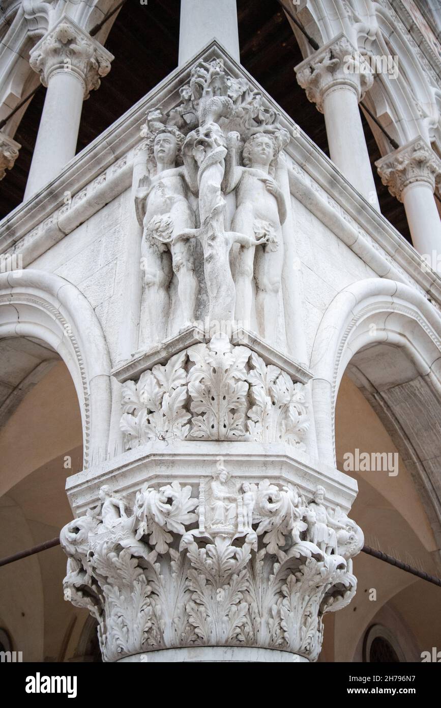 Adam and eve statue renaissance hi-res stock photography and images - Alamy