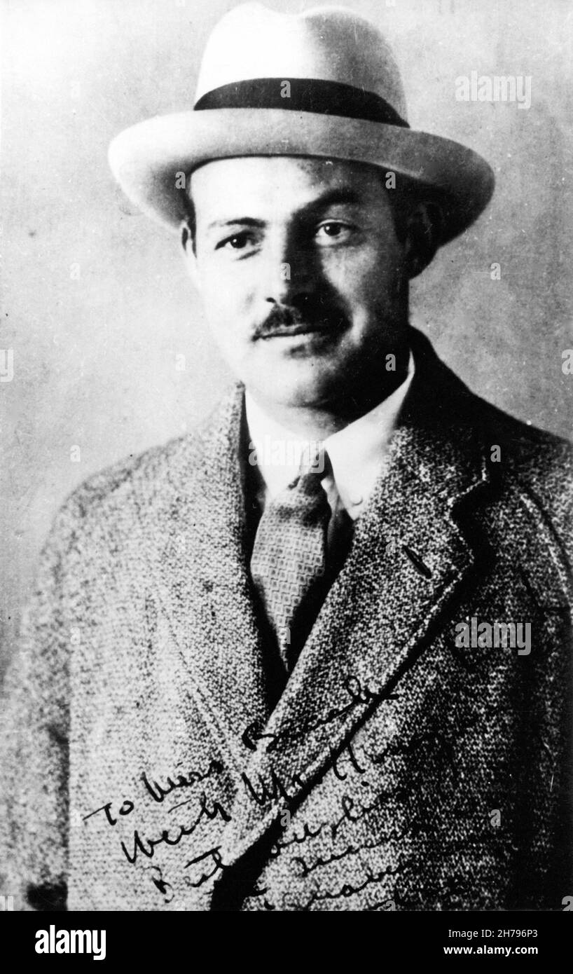 HEMINGWAY Ernest Miller - Photo dedicacee a Sylvia Beach creatrice de ...