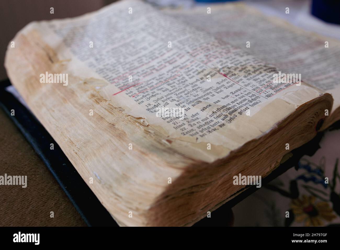 Bible old hi-res stock photography and images - Alamy