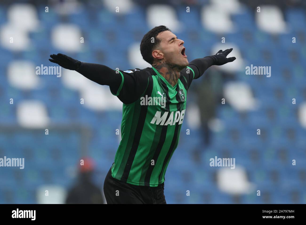 Gianluca scamacca cagliari hi-res stock photography and images - Alamy