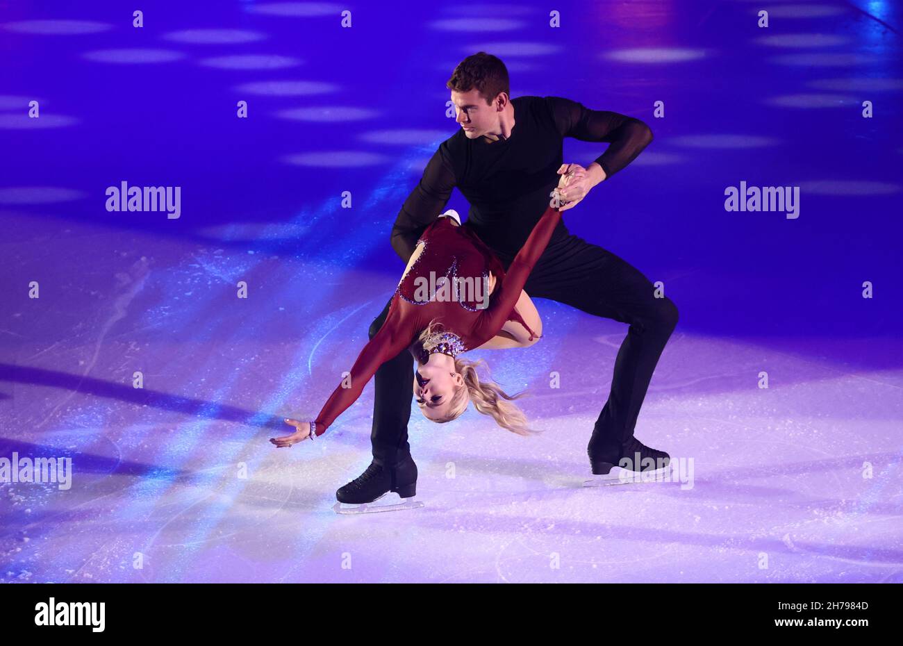 Alexa knierim brandon frazier hi-res stock photography and images - Alamy