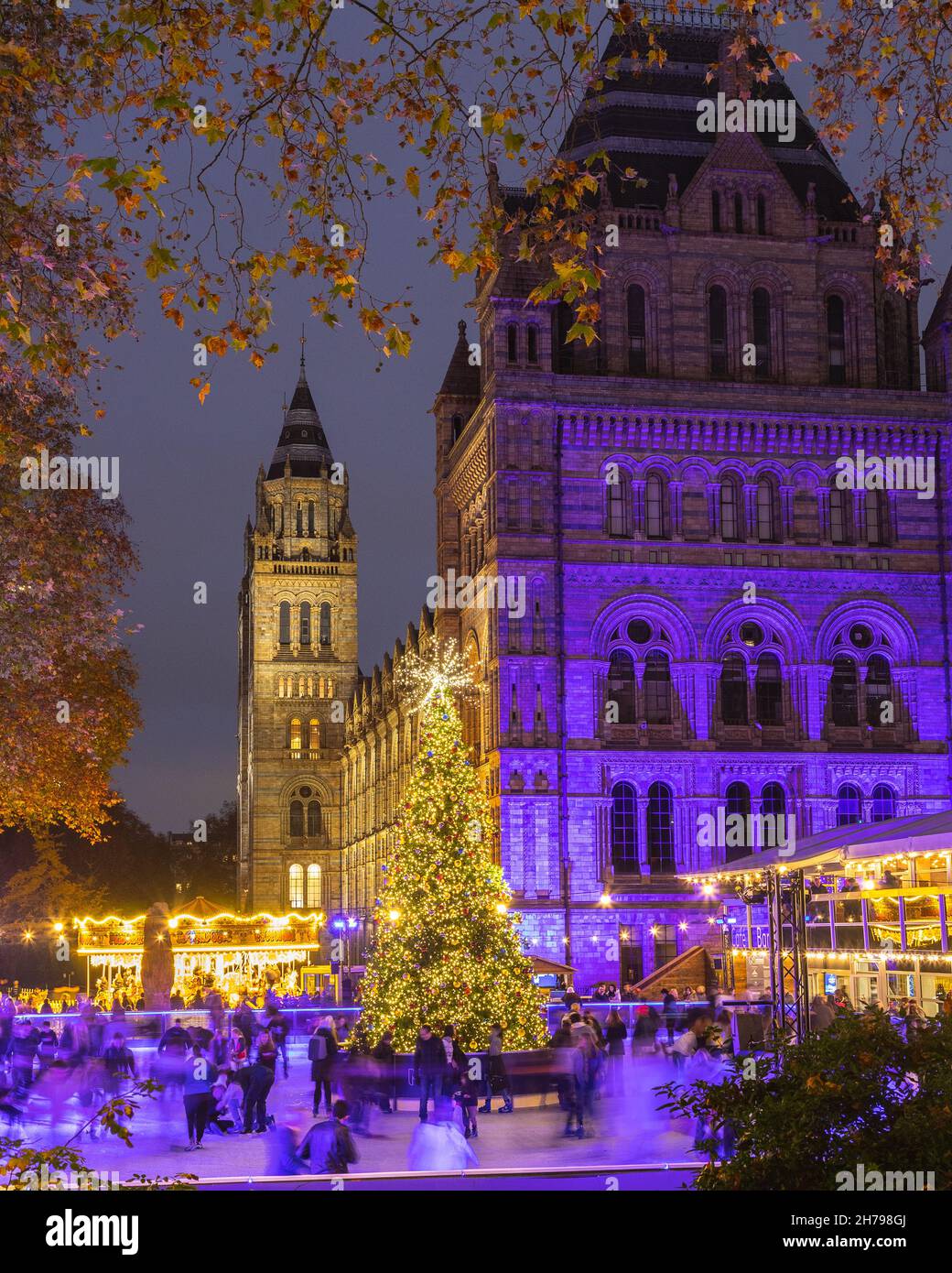 Natural history museum outside in dark hi-res stock photography and ...