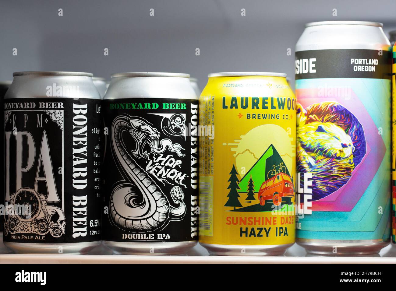 Beers cans hi-res stock photography and images - Alamy