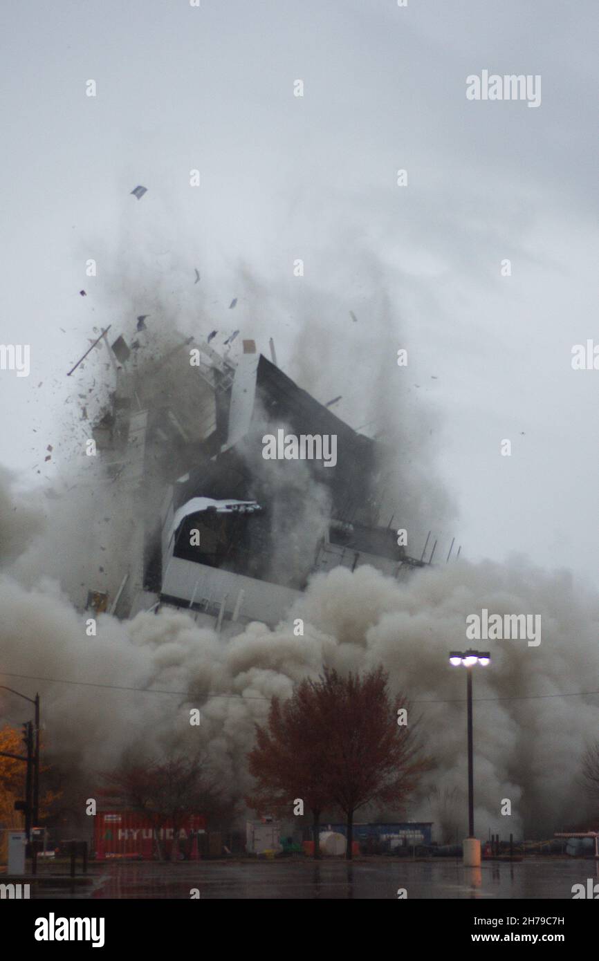 Evansvilles tallest building (420 Main Building) comes crashing down in ...