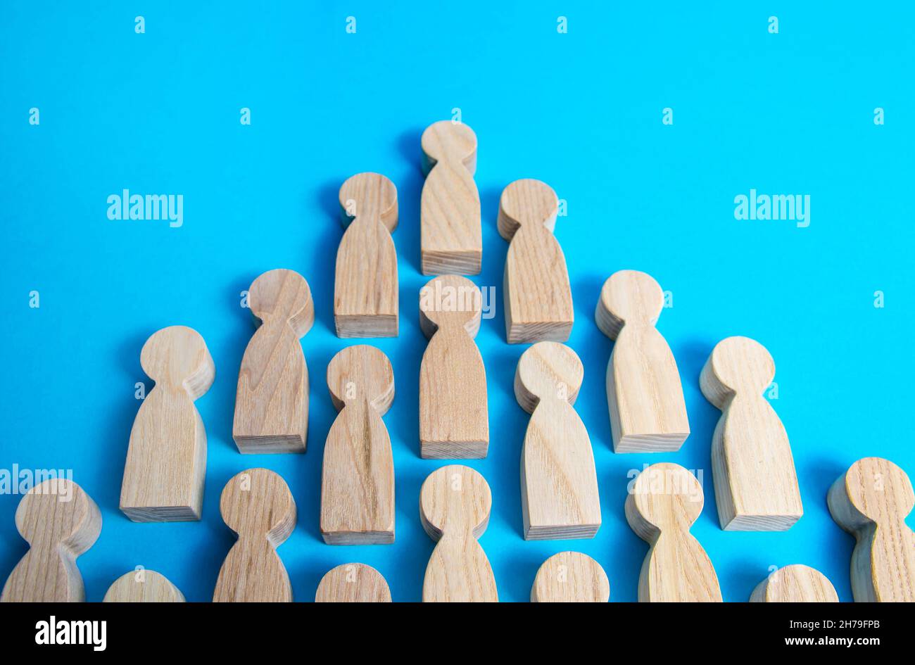 Team building figures hi-res stock photography and images - Alamy