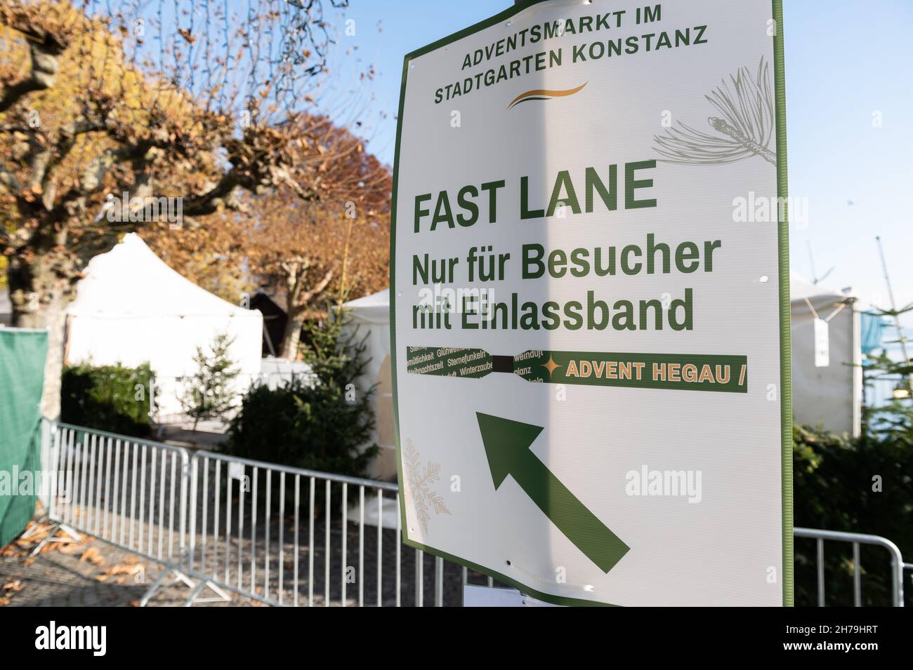 Konstanz, Germany. 21st Nov, 2021. A sign with the inscription "Fast Lane - Only for visitors ...
