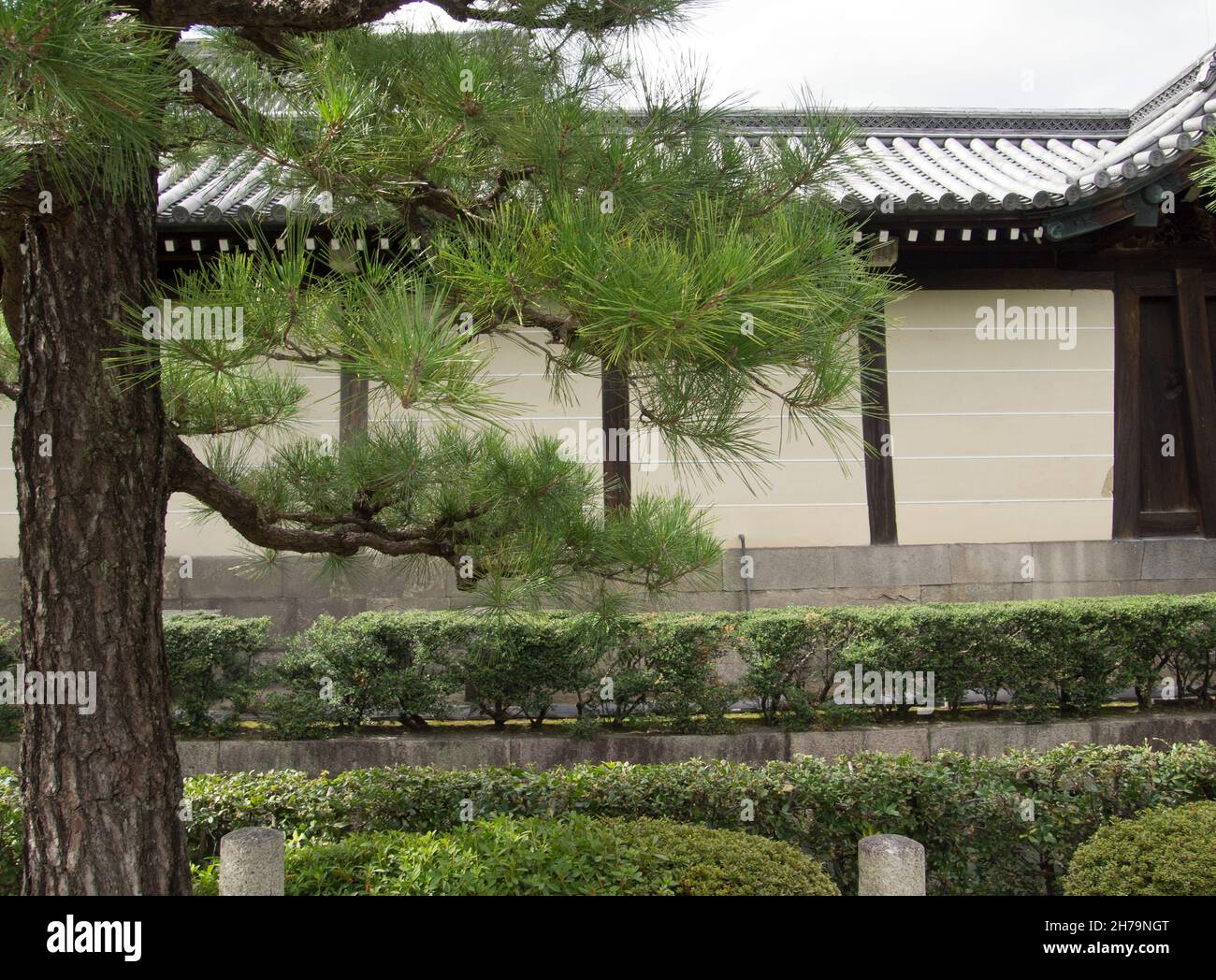 Japanese architecture and textures hi-res stock photography and images ...