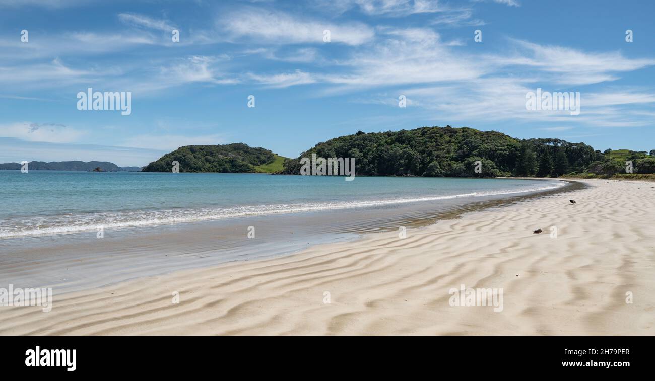 White sand beach and Pacific ocean ,New Zealand Stock Photo - Alamy