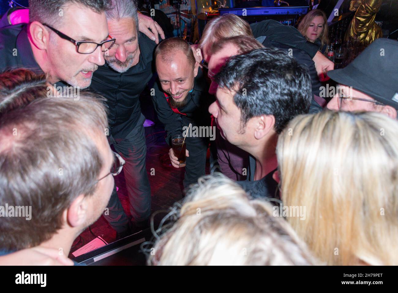 YALLAROO, Bandleader, Frank Kwidor (sax), musikalischer Leiter Volker ...