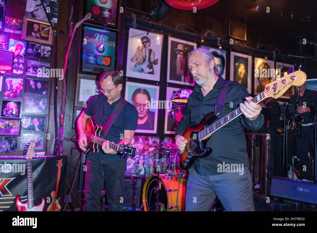 YALLAROO, Bandleader, Frank Kwidor (sax), musikalischer Leiter Volker ...