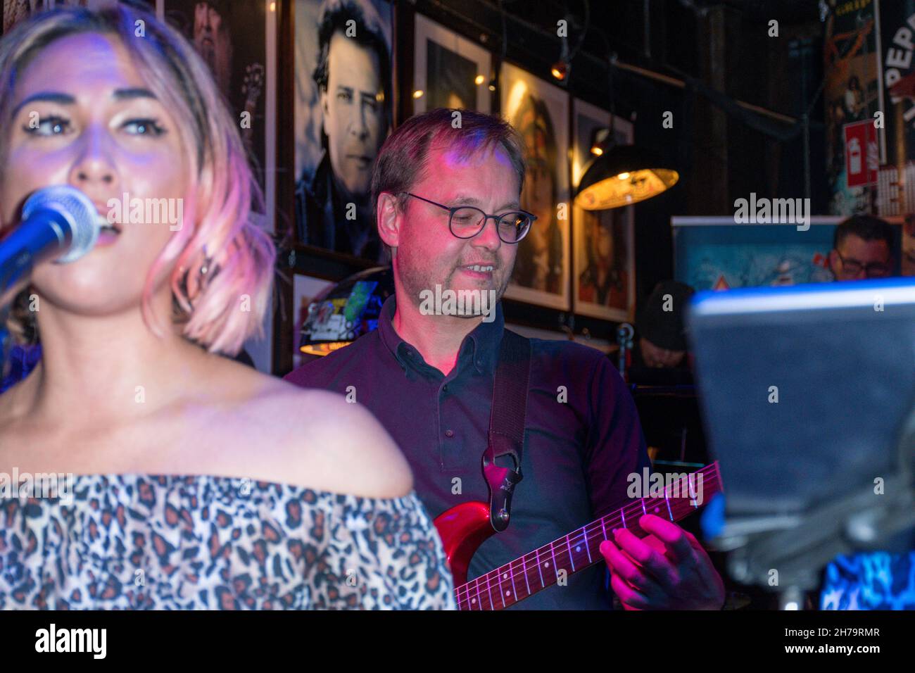 YALLAROO, Bandleader, Frank Kwidor (sax), musikalischer Leiter Volker ...