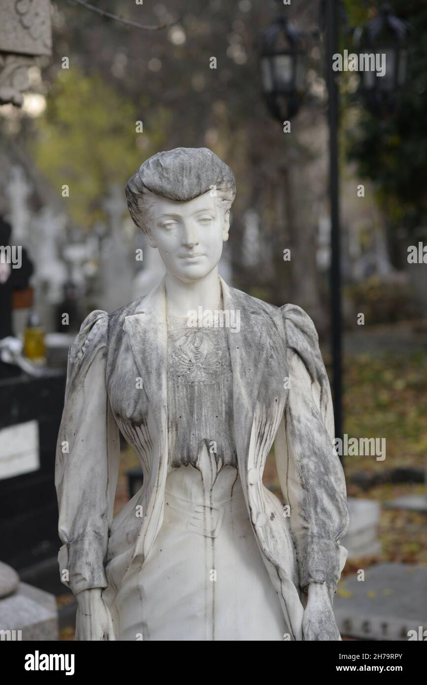 marble statue in cemetery Stock Photo - Alamy