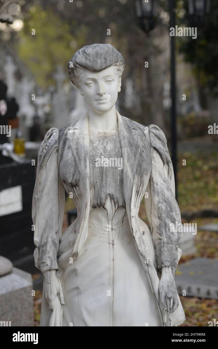 marble statue in cemetery Stock Photo - Alamy