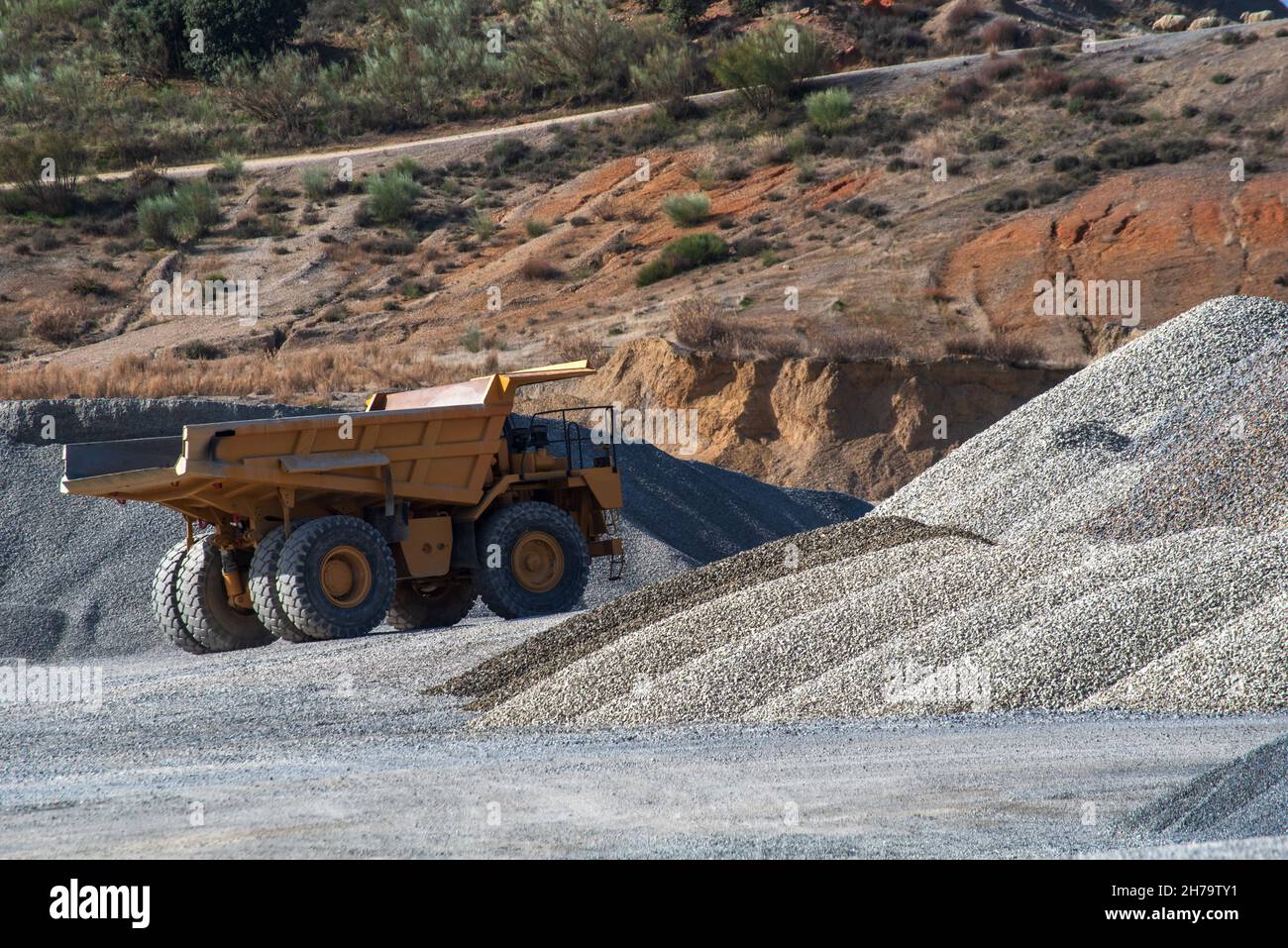 Quarry haul truck hi-res stock photography and images - Alamy