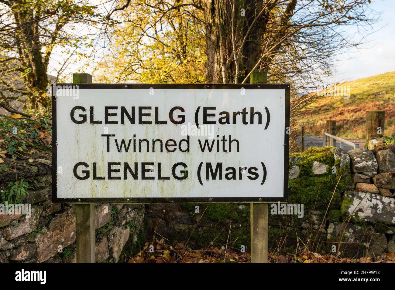 Scottish road sign hi-res stock photography and images - Alamy