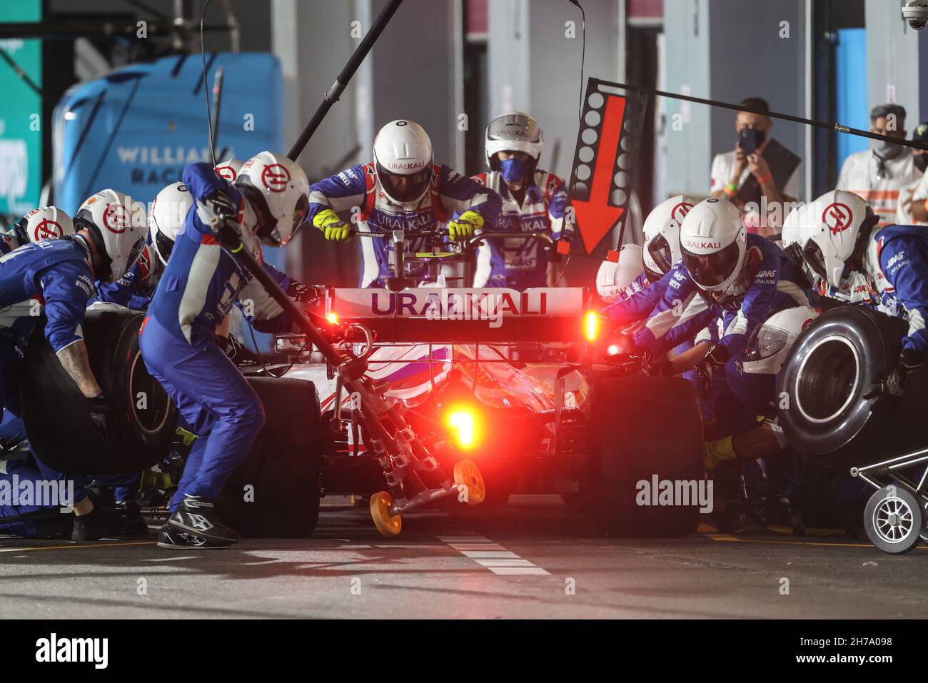 Haas vf 21 makes a pit stop hi-res stock photography and images - Alamy