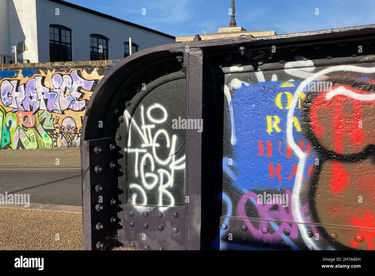 Uk wall art graffiti hackney urban england hi-res stock photography and ...