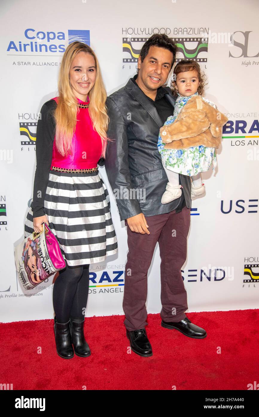 Carolina Munhoz, Raphael Draccon attends "Deserto Particular" Movie ...