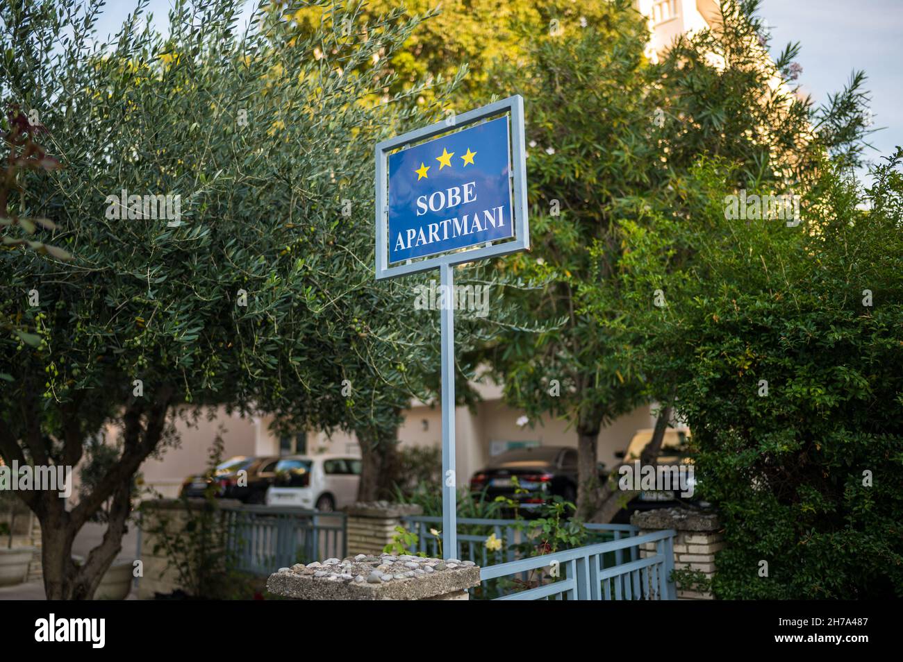 A Croatian sign for rooms surrounded by trees Stock Photo - Alamy