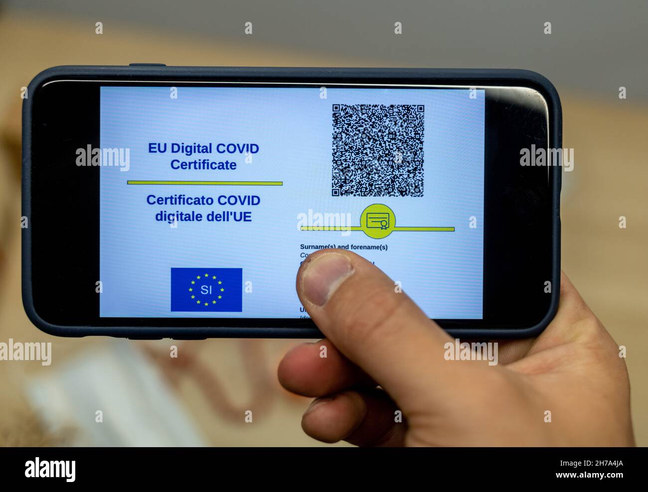 Green digital certificate hi-res stock photography and images - Alamy