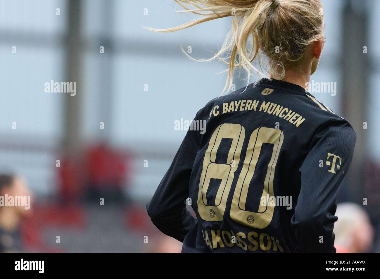 Munich, Germany. 21st Nov, 2021. Munich, Germany, Nov 21st 2021: Sofia Jakobsson (80 FC Bayern ...