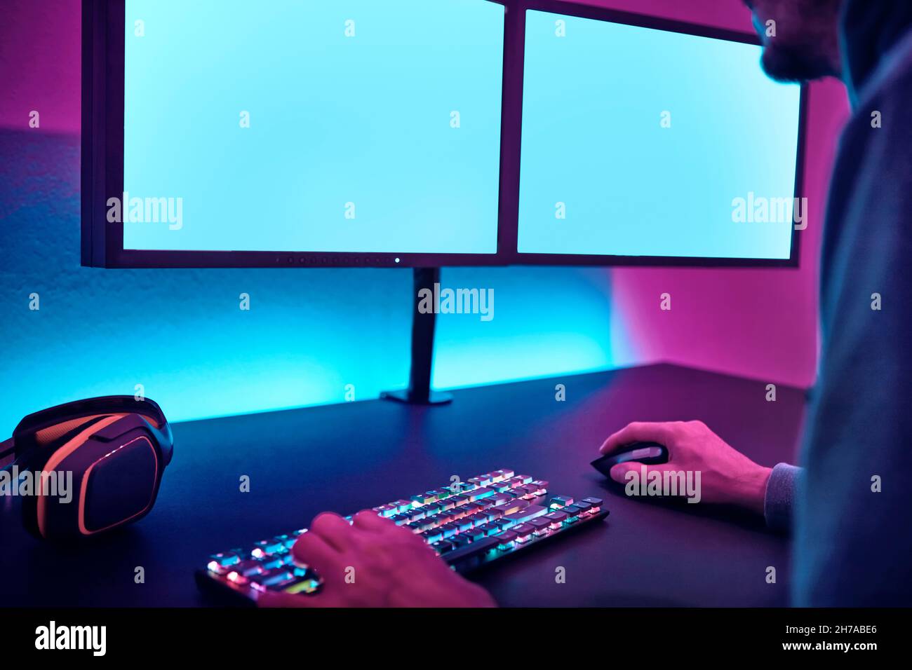 Business and entertainment device hi-res stock photography and images ...