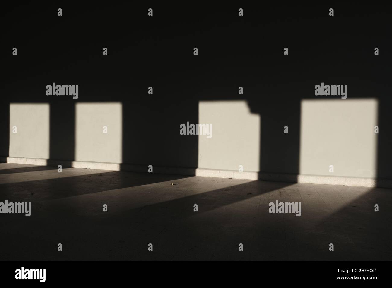 The shadow of pillars on the white wall Stock Photo - Alamy