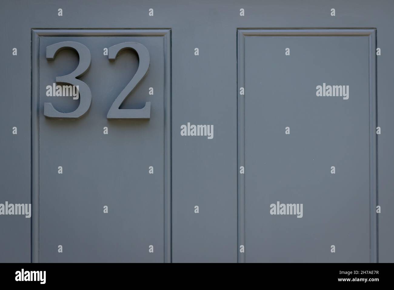 House number 32 sign hi-res stock photography and images - Alamy