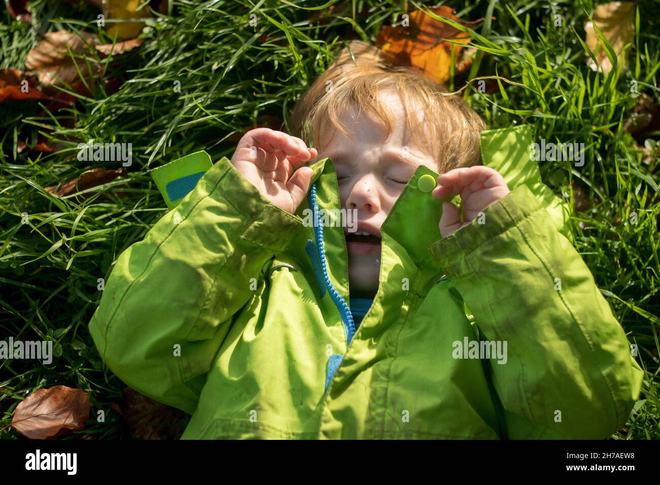One back view crying hi-res stock photography and images - Alamy