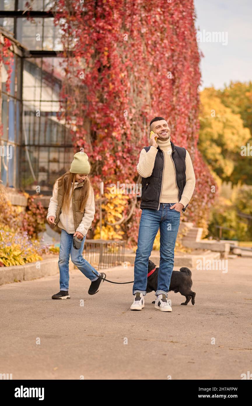 Talking walk dog hi-res stock photography and images - Alamy