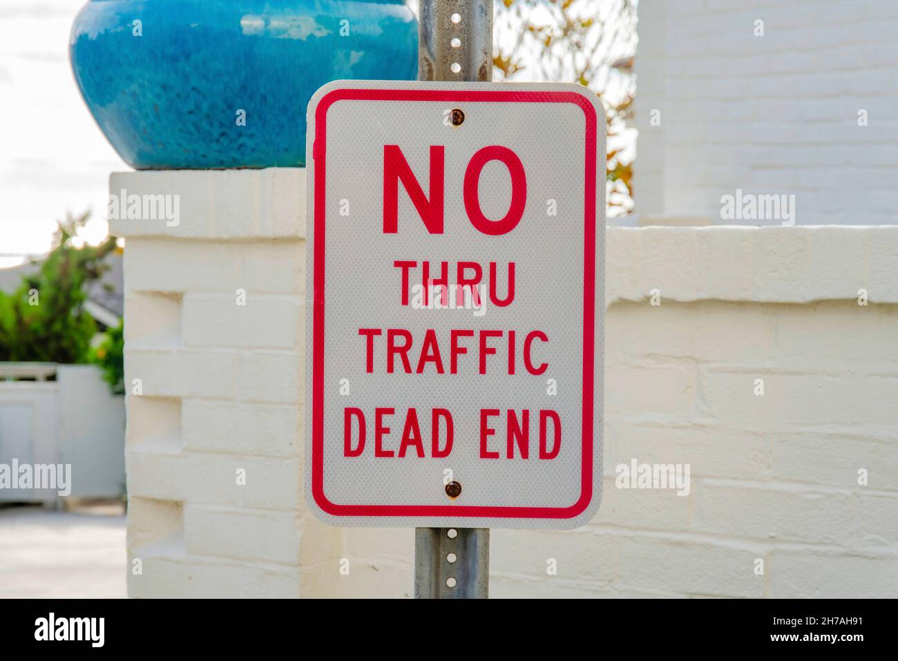No thru traffic dead end sign in La Jolla, California. Reflective ...