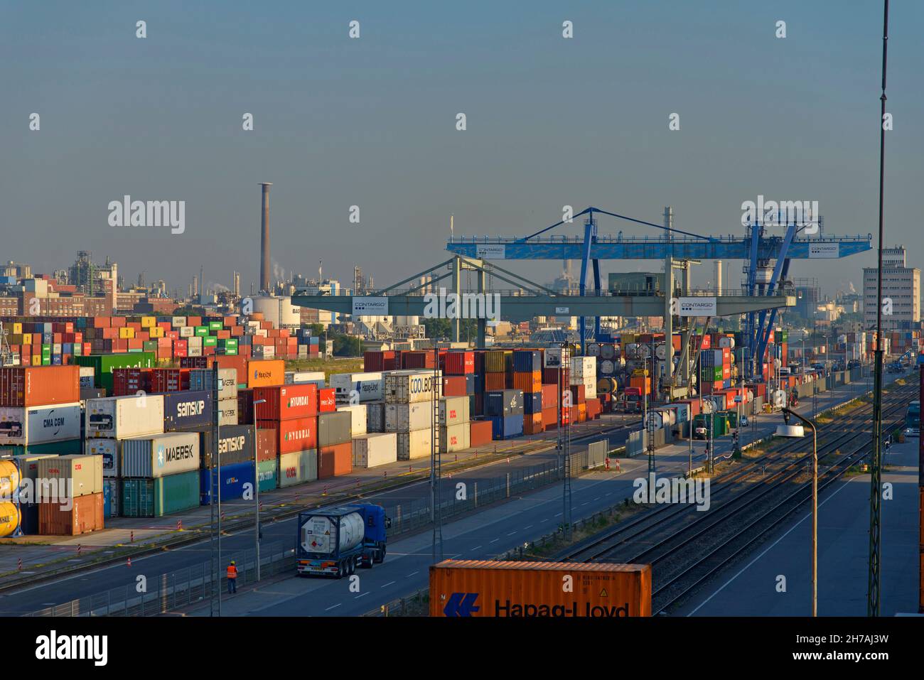 GERMANY, BADEN-WURTTEMBERG, MANNHEIM, PORT OF MANNHEIM, MÜHLAUHAFEN ...