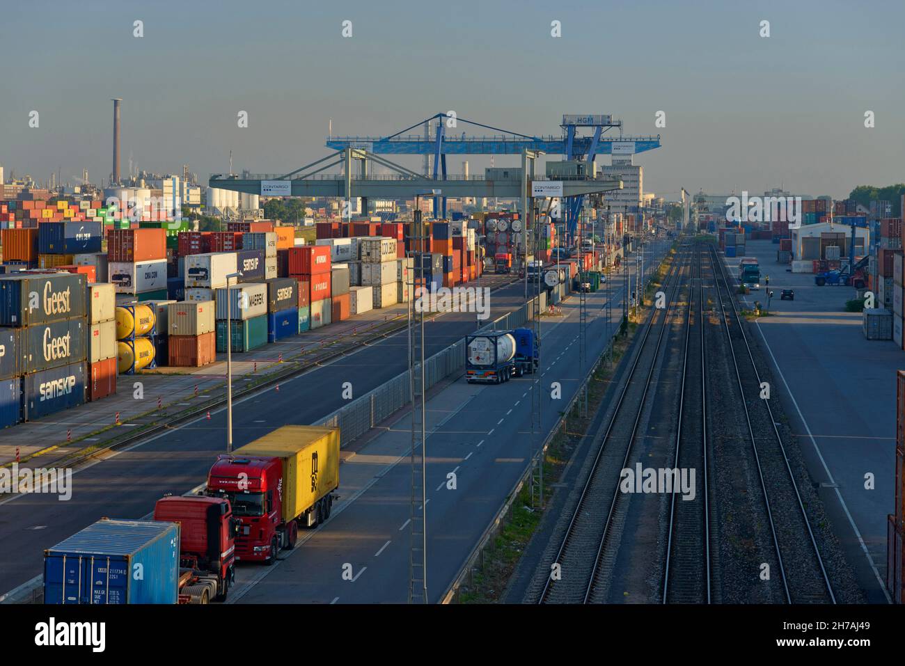 GERMANY, BADEN-WURTTEMBERG, MANNHEIM, PORT OF MANNHEIM, MÜHLAUHAFEN ...