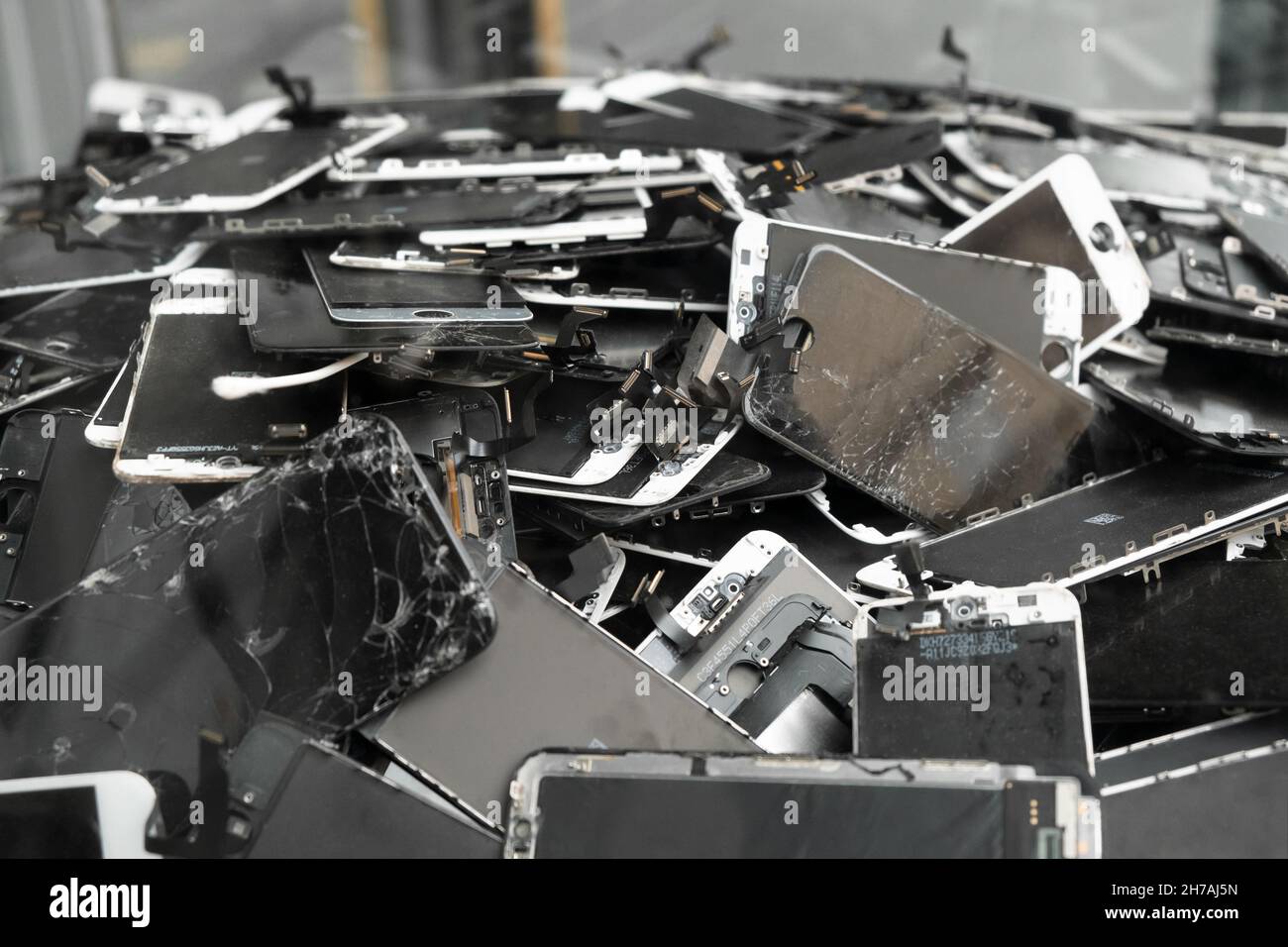 Apple technology waste hi-res stock photography and images - Alamy