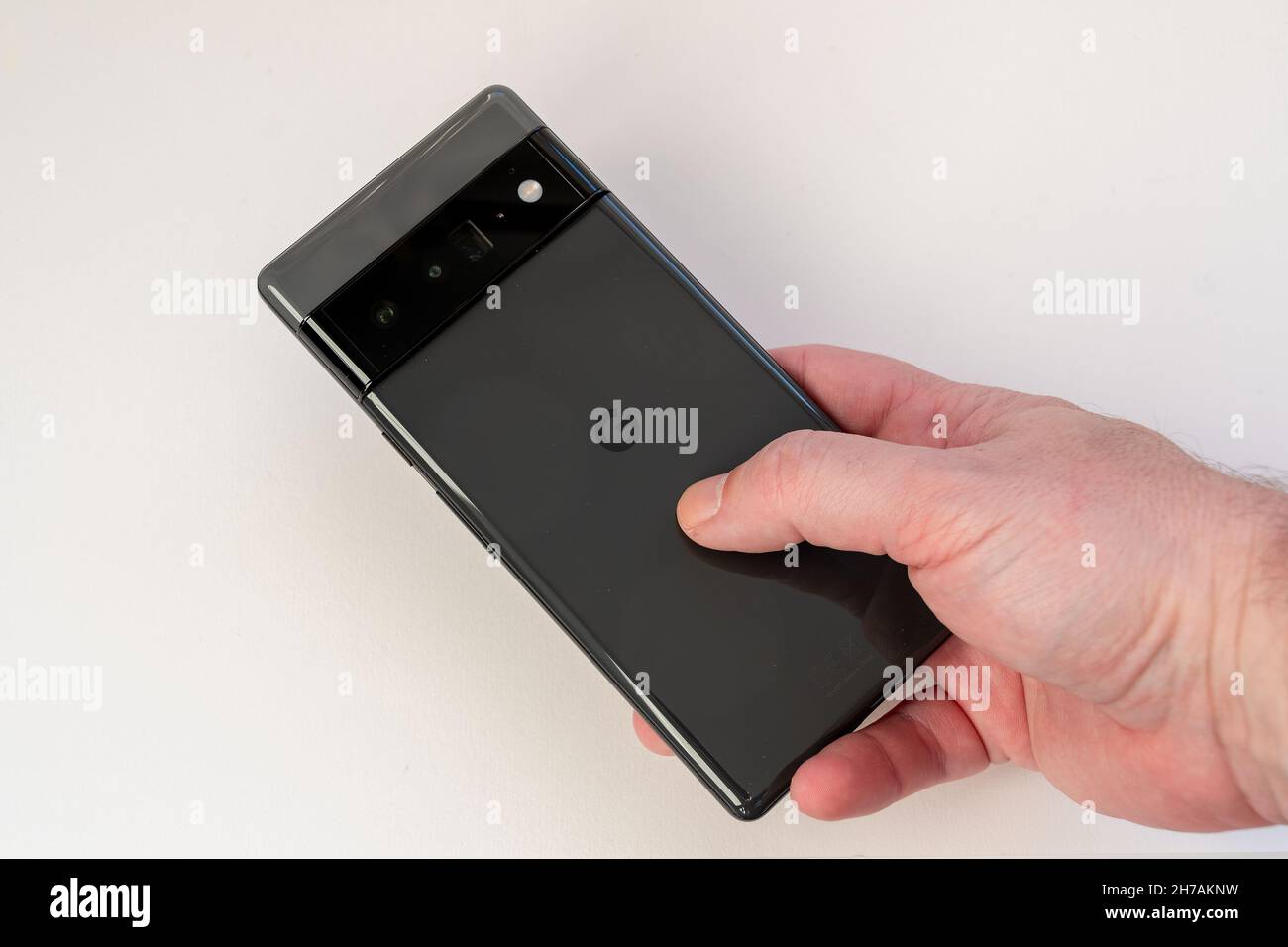 Pixel 6 pro hi-res stock photography and images - Alamy