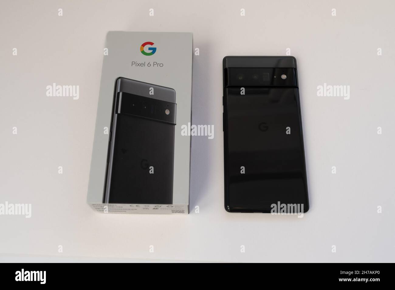 Pixel 6 pro hi-res stock photography and images - Alamy