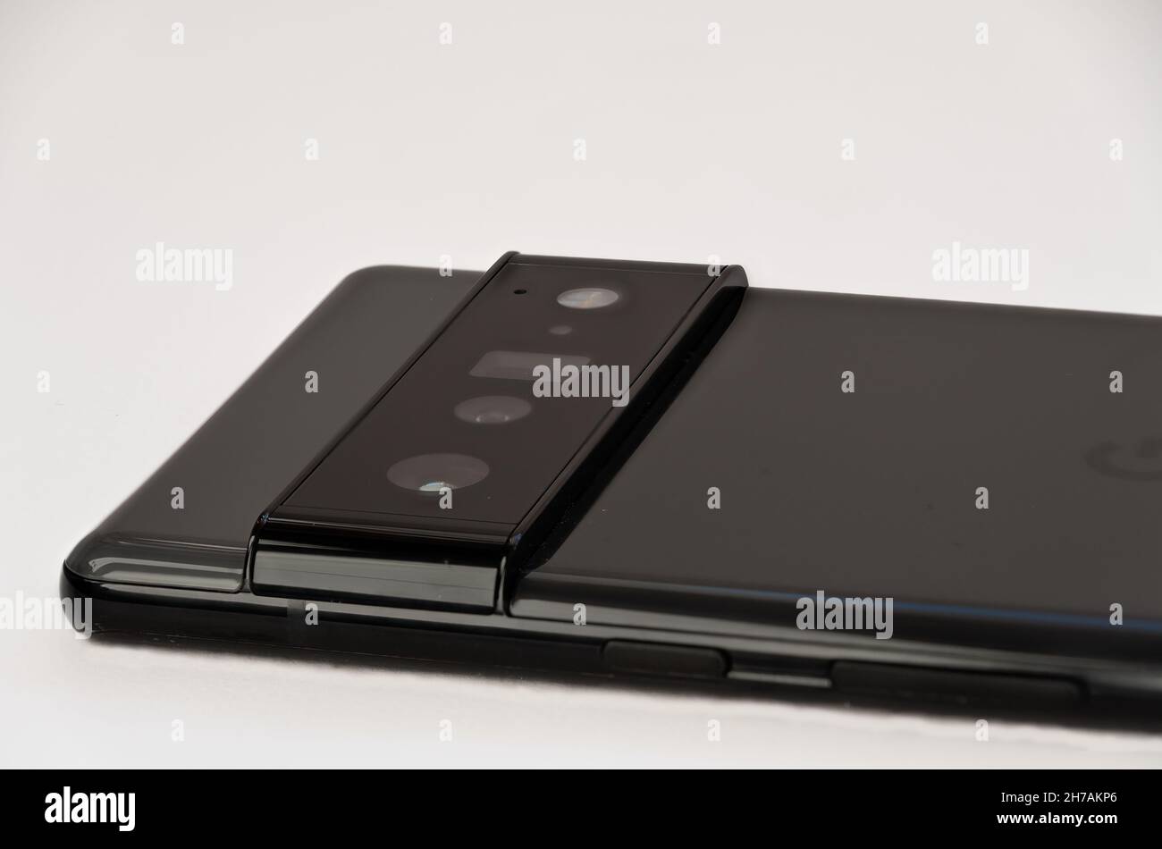 Pixel 6 pro hi-res stock photography and images - Alamy