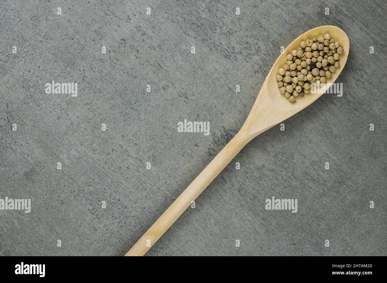 White pepper spice in wooden spoon Stock Photo - Alamy