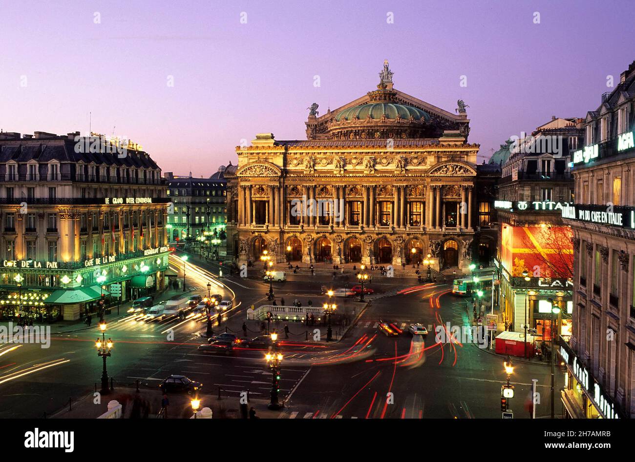 THE PLACE AND THE OPERA GARNIER, PARIS 9EME (75 Stock Photo - Alamy