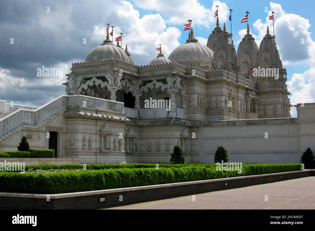 The BAPS Shri Swaminarayan Mandir (also commonly known as the Neasden ...