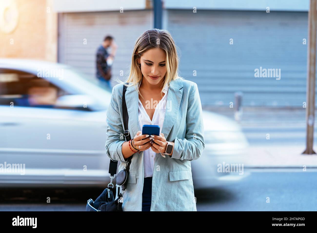Woman smartphone message screen hi-res stock photography and images - Alamy