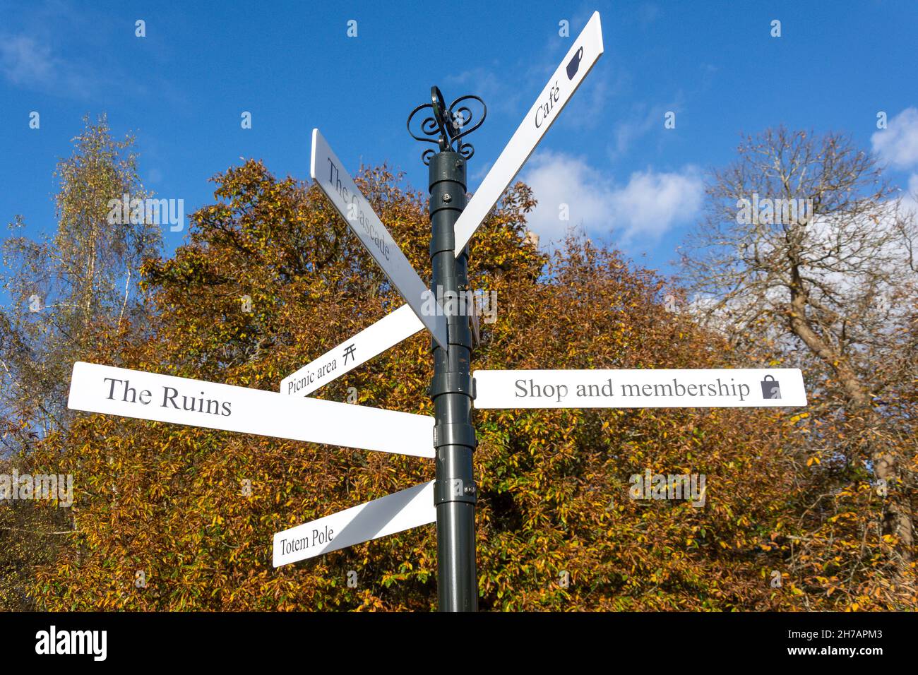Village sign uk windsor hi-res stock photography and images - Alamy
